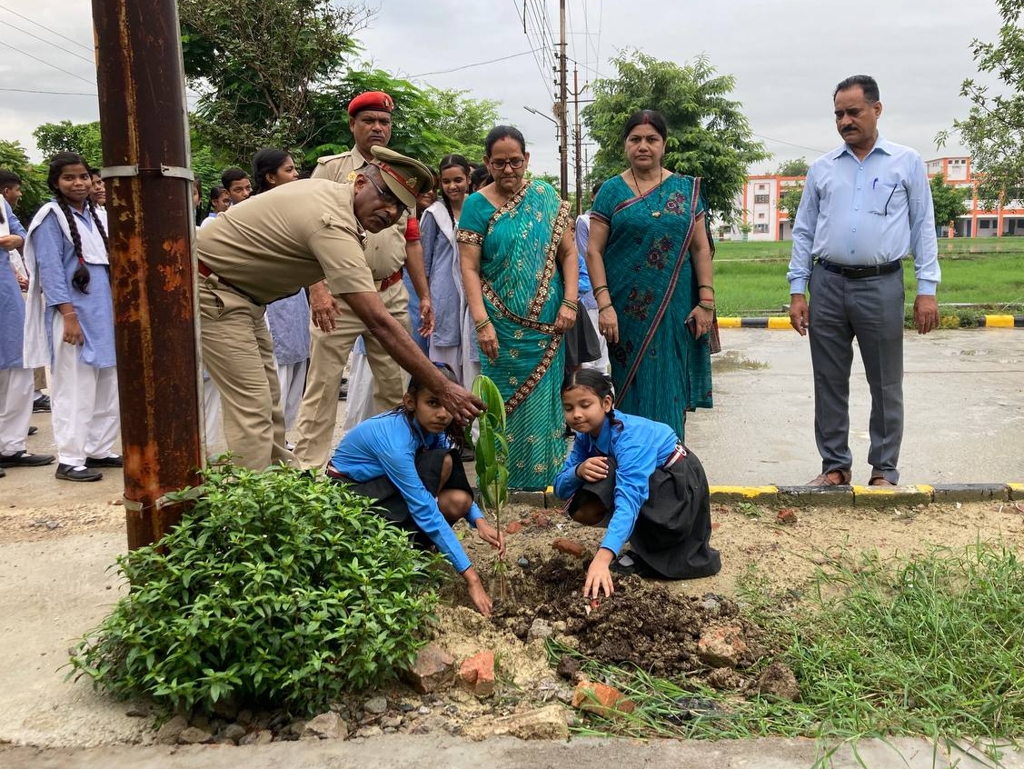 Students were told the importance of plantation, protection of green ...