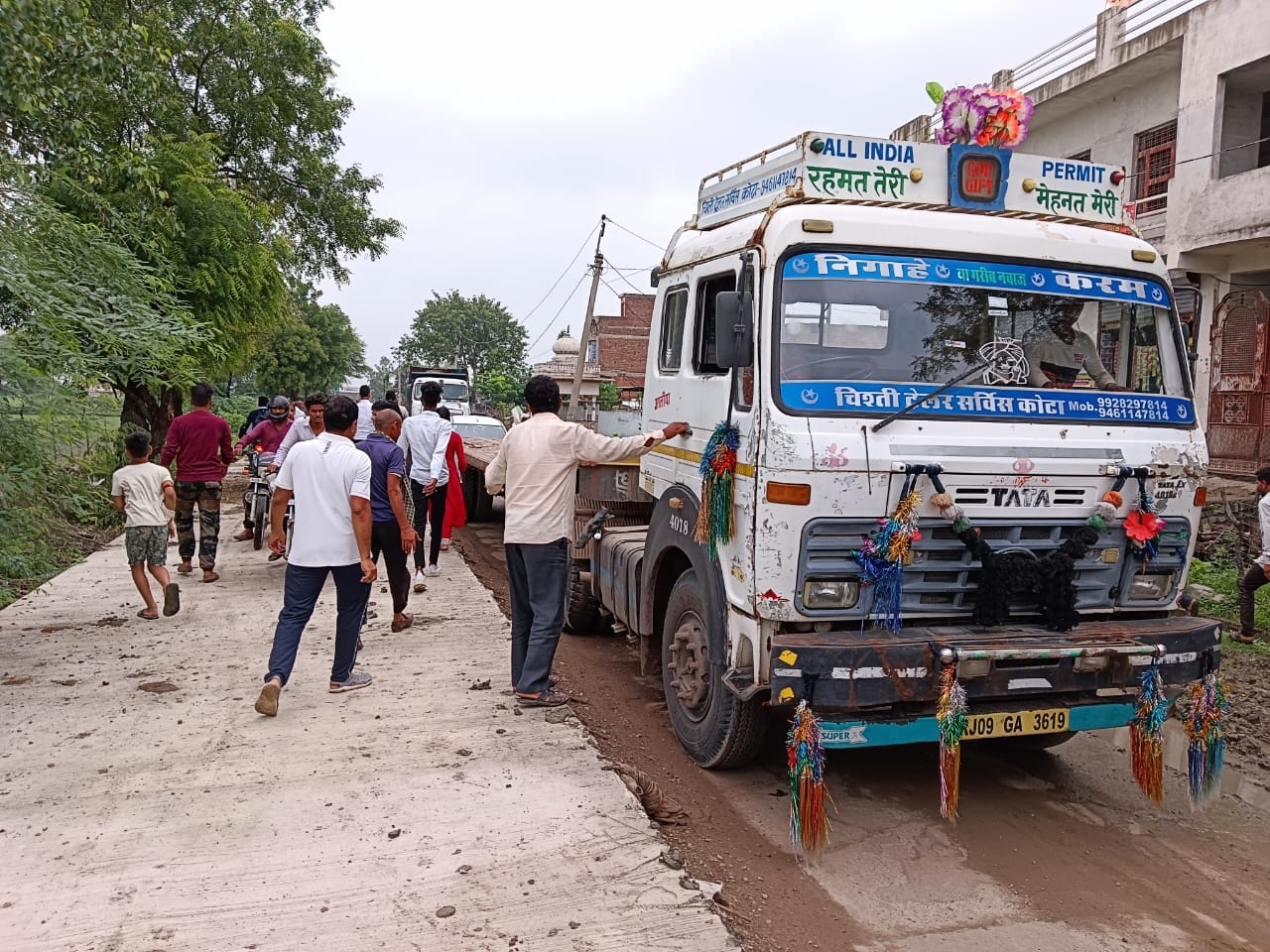 The state highway remains jammed throughout the day, accidents are ...