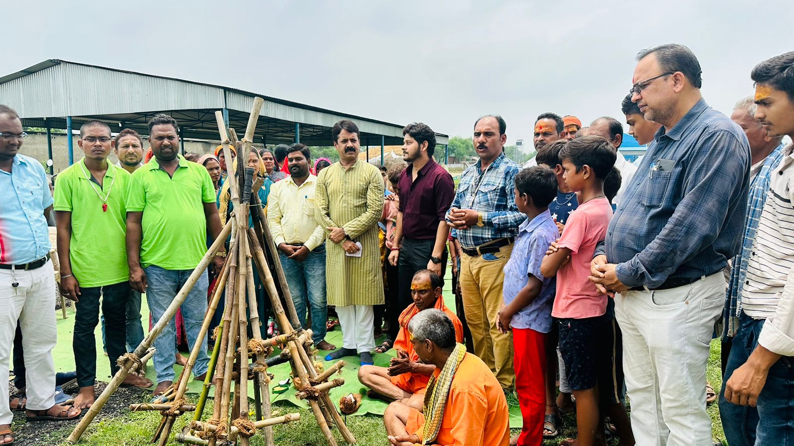 Worship of Nangar and Ganti with Gedi in Hareli | हरेली में गेड़ी के ...