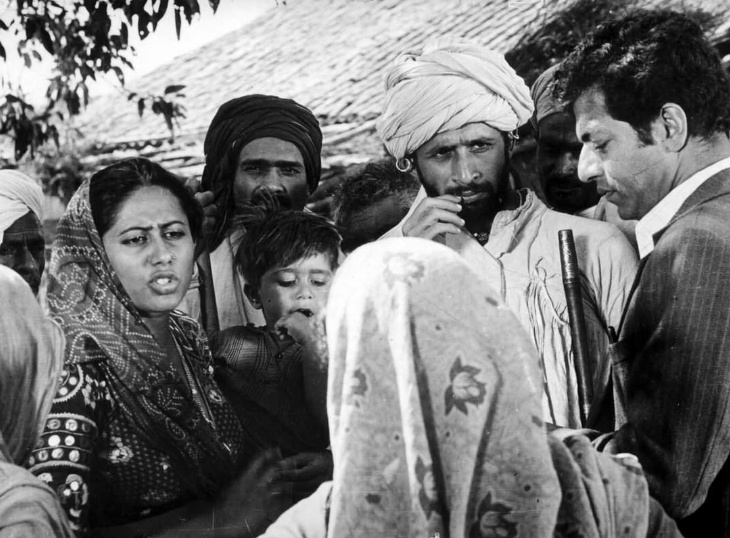 Naseeruddin Shah Story Explained; Om Puri Shabana Azmi | Rajendra ...