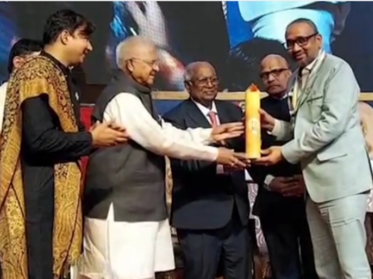 Governor and former CJI gave Champion of Change award, people ...