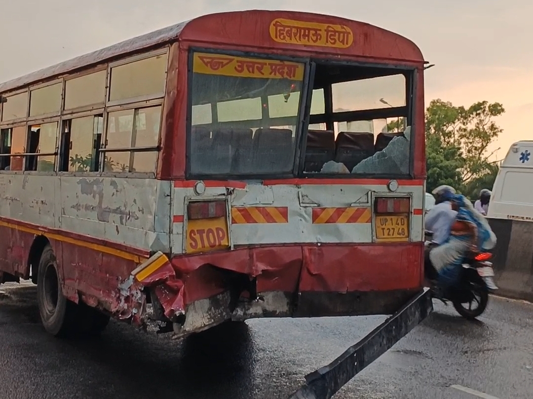 Passengers sitting in the bus got minor injuries, jammed for one and a ...