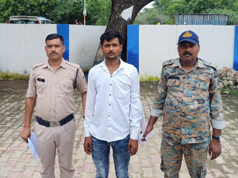Datia - absconding accused arrested in attempt to murder case | लांच ...