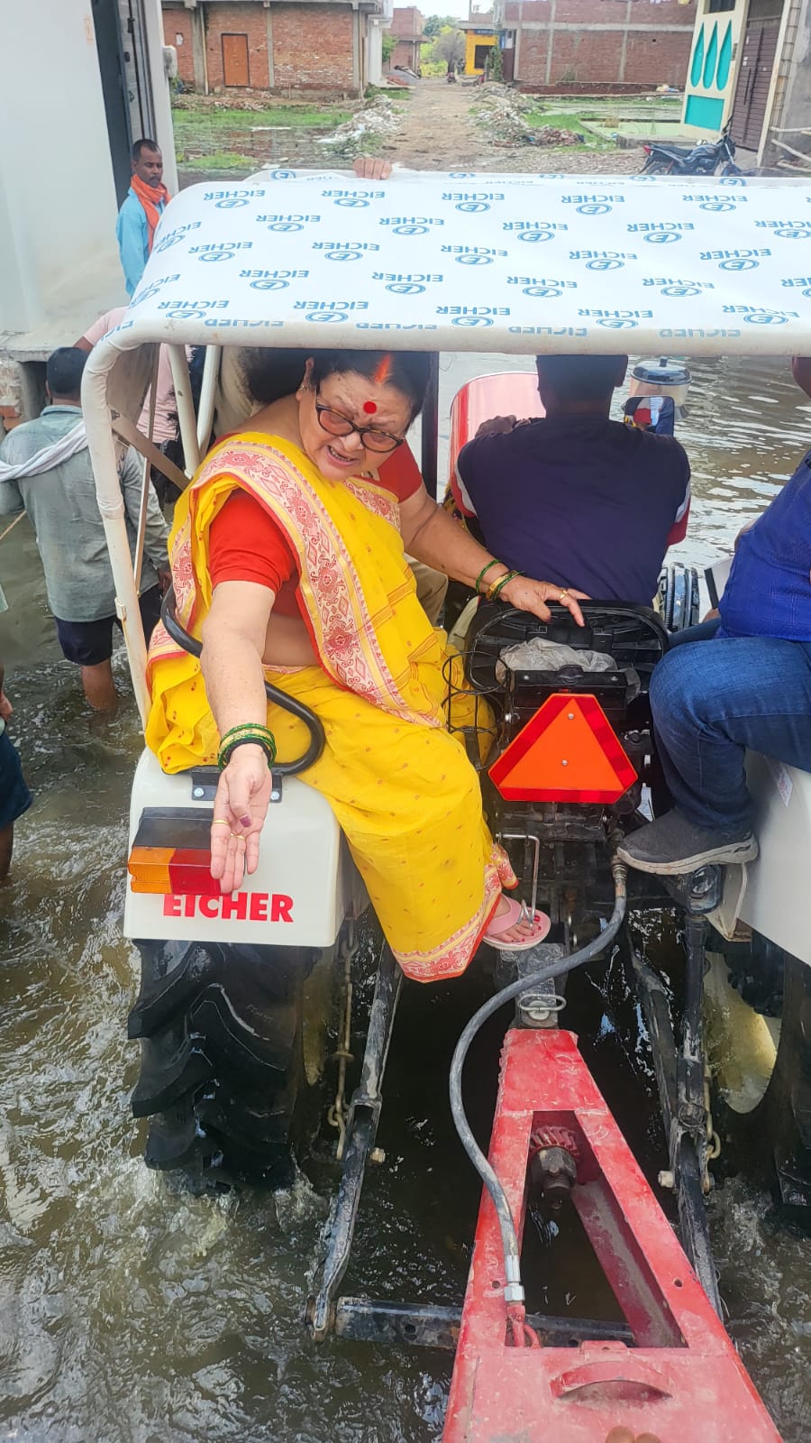 Waterlogging since the rains in Makdikheda, population of 20 thousand ...