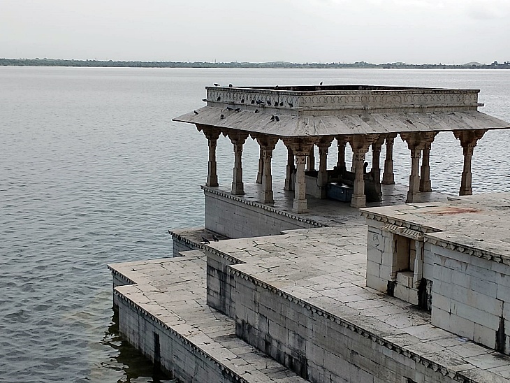 Continuous inflow of water from Gomti river and Khari feeder in ...
