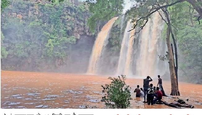 Padajhar Waterfall: 35 meter high waterfall flows for 10 months in a ...