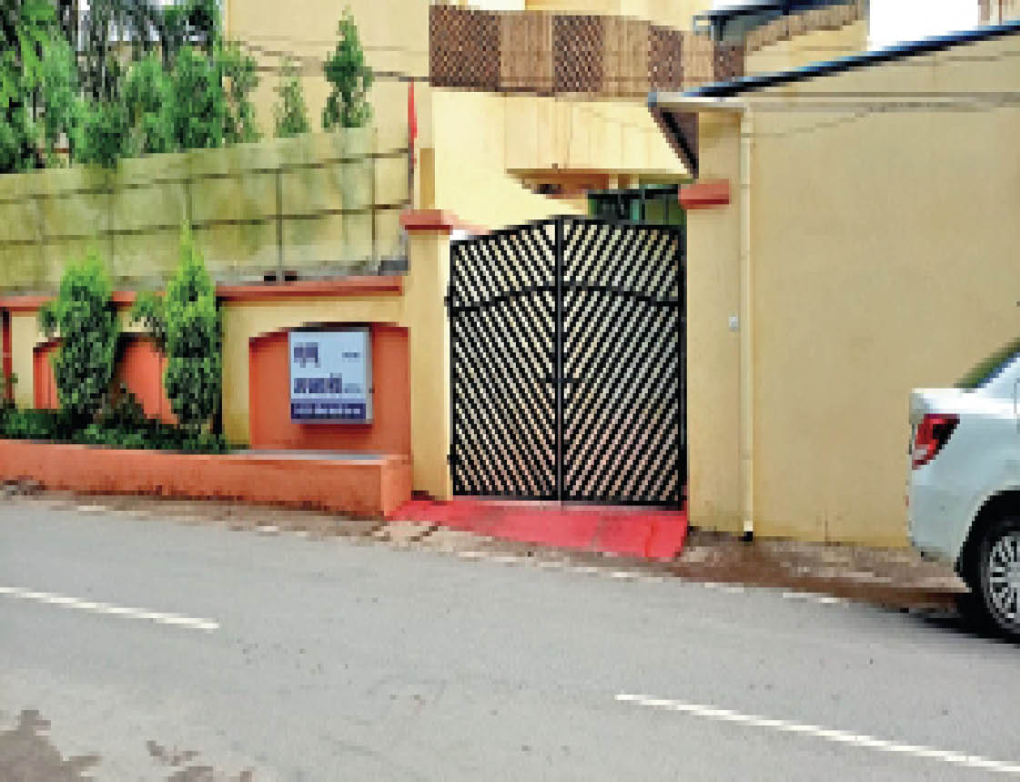 ED raids on officers and businessmen including IAS Ranu Sahu, Naan ...