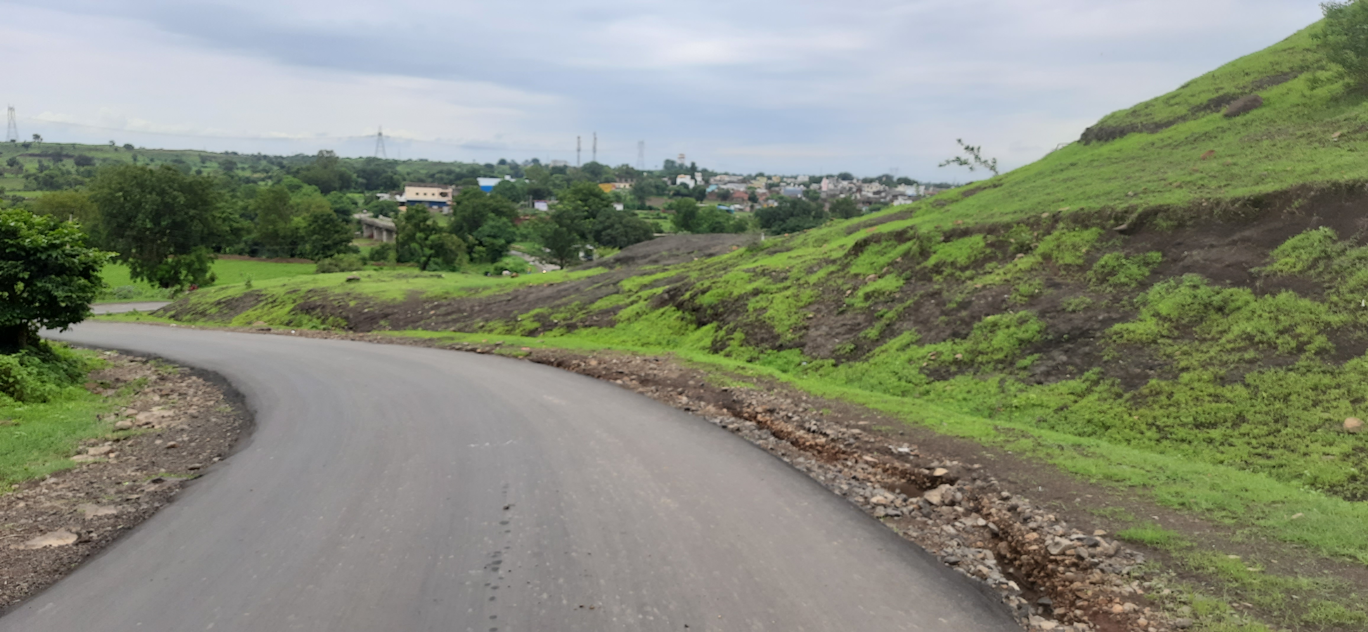 पेटलावद से झकनावदा रोड के किनारे बारिश से कटे | Petlavad to Jhaknavada ...