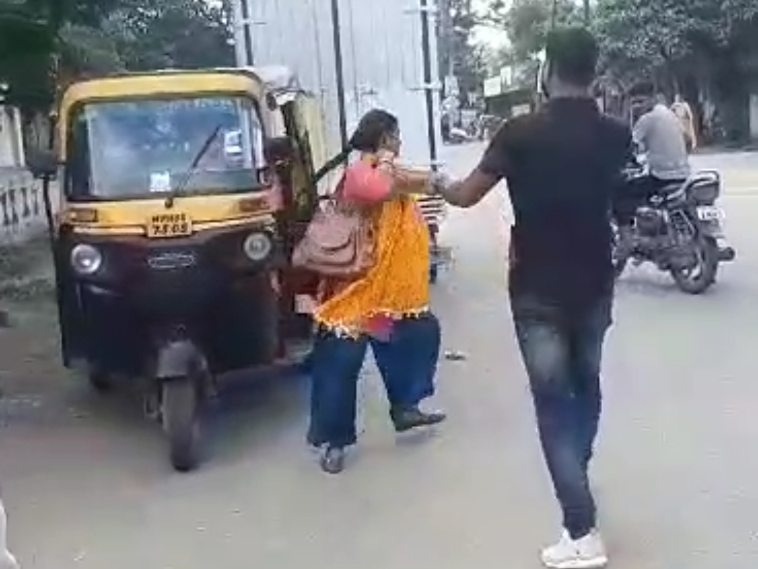Amarpatan police remained onlookers, the crowd supported the brothers ...