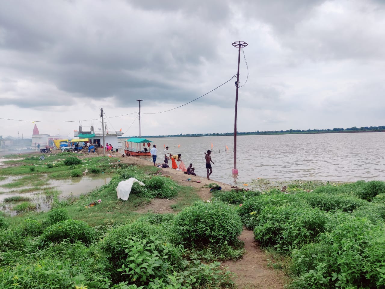 The old pool was submerged, the water reached the steps of the Dutt ...