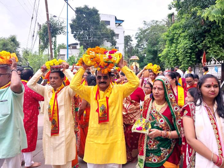 Shree Vishwakarma Gyati Mandal took out a procession with pomp, women ...
