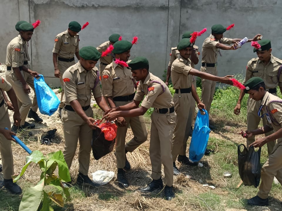 Tribute was paid to the soldiers at Dr. Devraj Singh Auditorium ...
