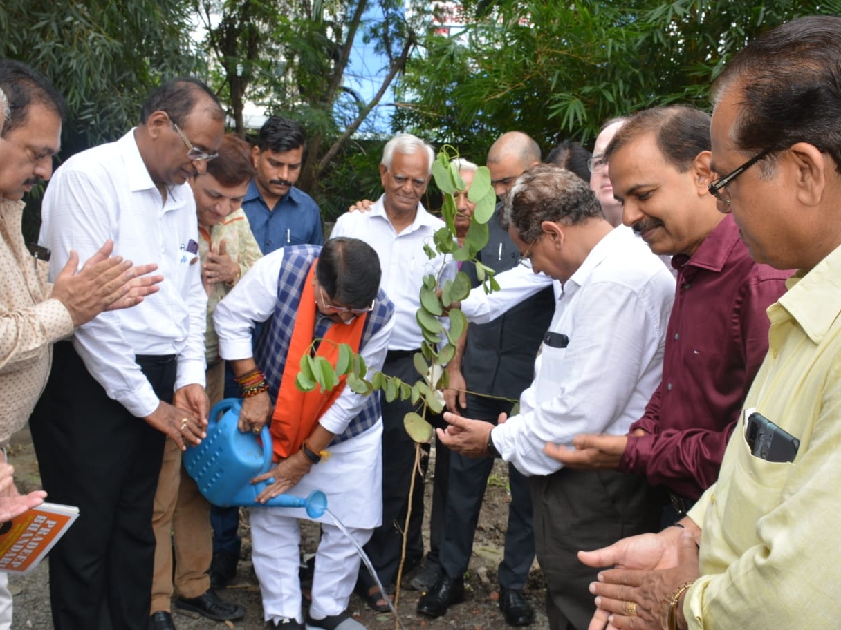 Martyr's wife honored on Kargil Vijay Diwas, 'Victory tree' planted in ...