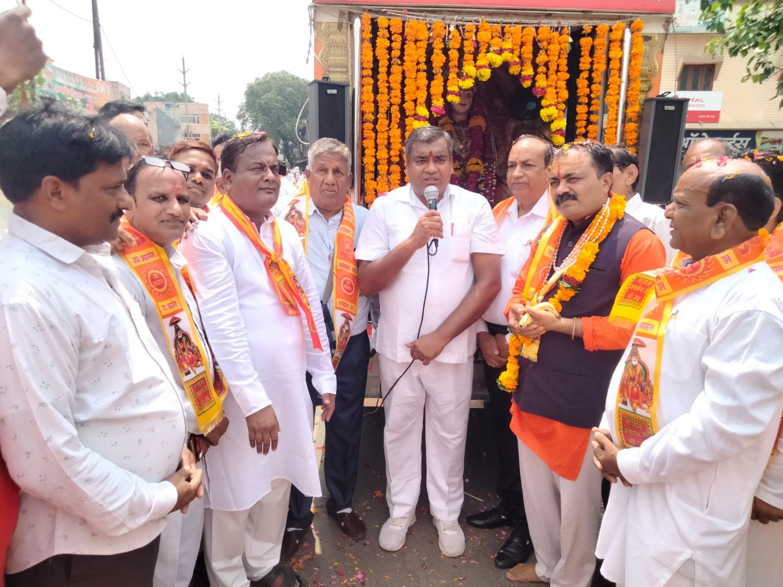 Kuldevi Sri Mahalakshmi's huge Rath Yatra taken out in Kannod, welcomed ...