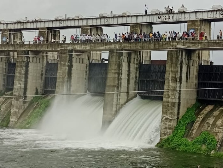 Alert done in downstream villages, 2 gates of Sukdi Selwara dam opened ...