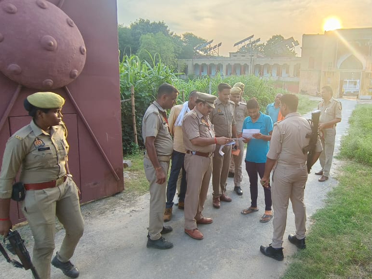 A large number of forces deployed outside Bhadri fort, do Bhandara in ...