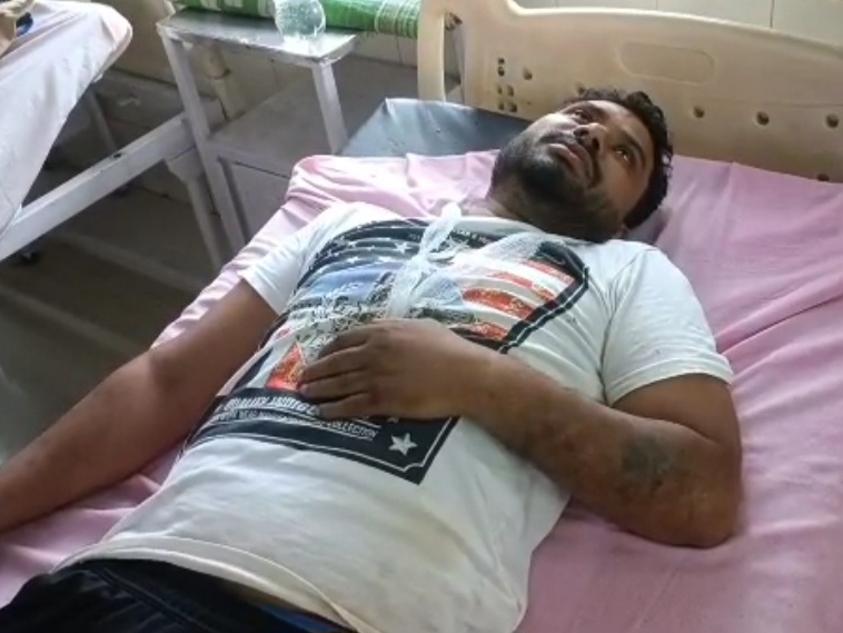 Controversy over putting building material in front of the house, stone ...