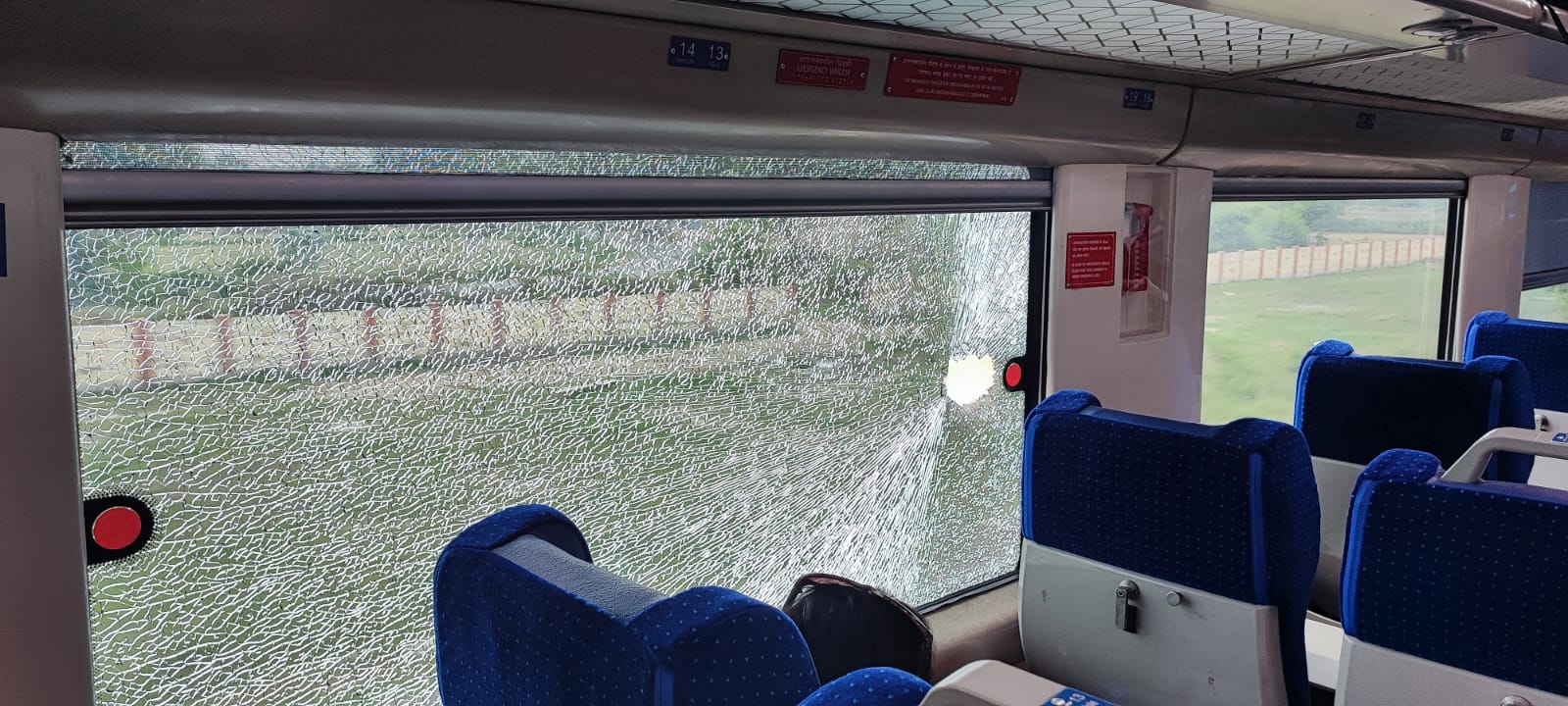 Stone pelting between Maniyan-Jajau on Vande Bharat train, glass of coach broken, RPF ...