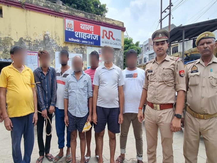 Thana Shahganj police raided Naripura and caught | आगरा में 7 जुआरी गिरफ्तार: दुकान में जुआ खेल ...