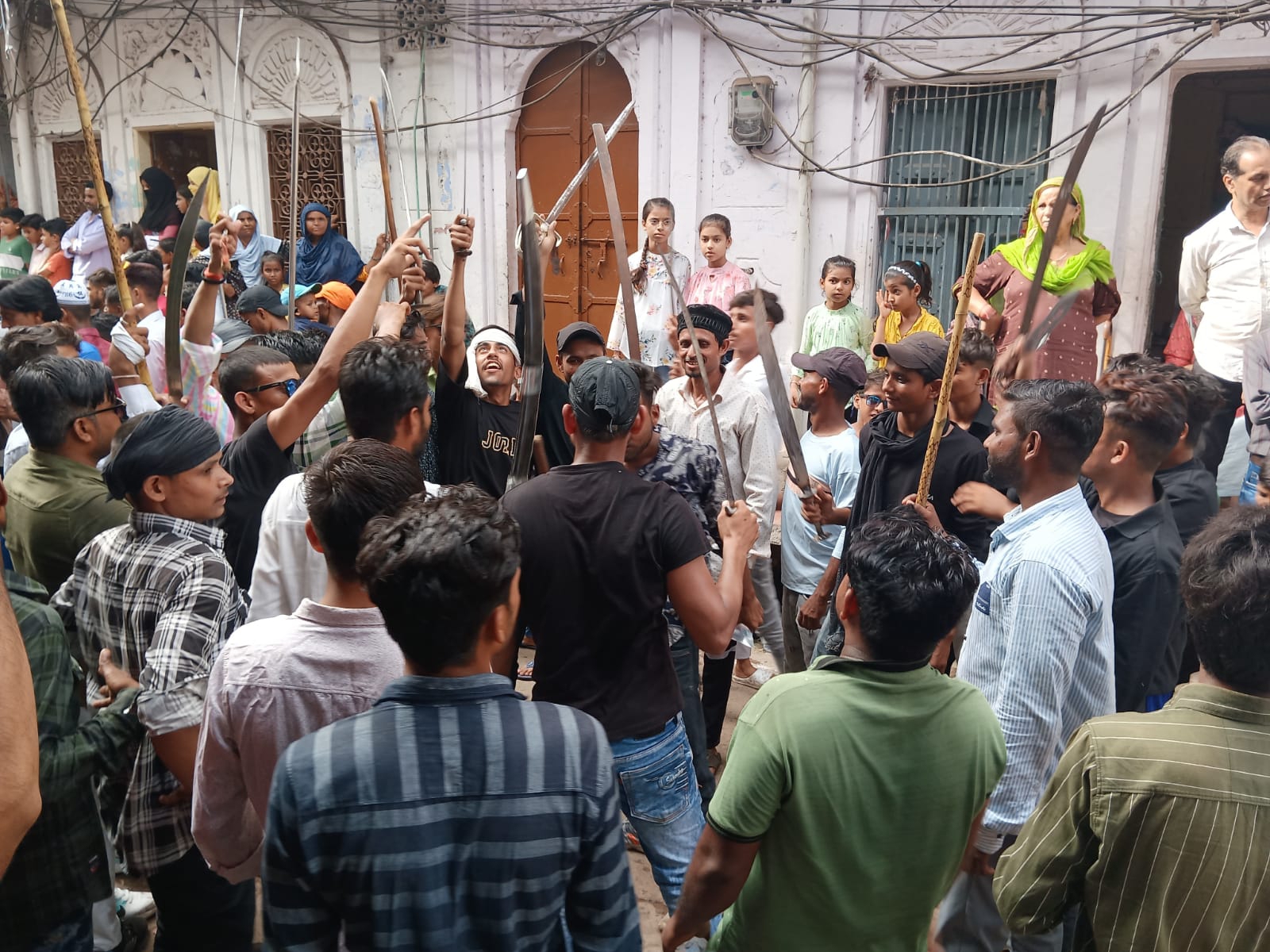 18 fresh came from three routes, handed over to Karbala Maidan | मातमी ...