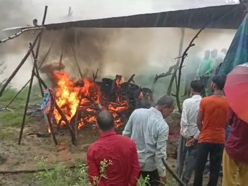 Due to non-availability of crematorium in the village, cremation was ...