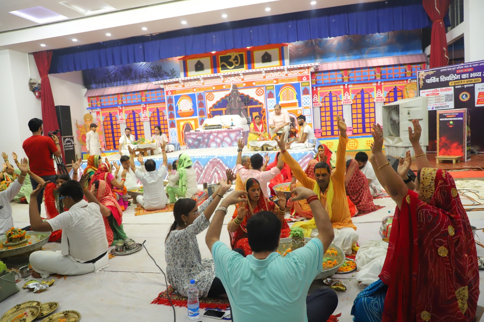 Event going on in Vrindavan's Priyakant Ju Temple, Devotee Parthiv ...