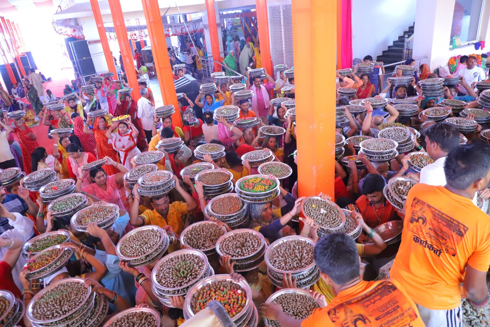Event going on in Vrindavan's Priyakant Ju Temple, Devotee Parthiv ...