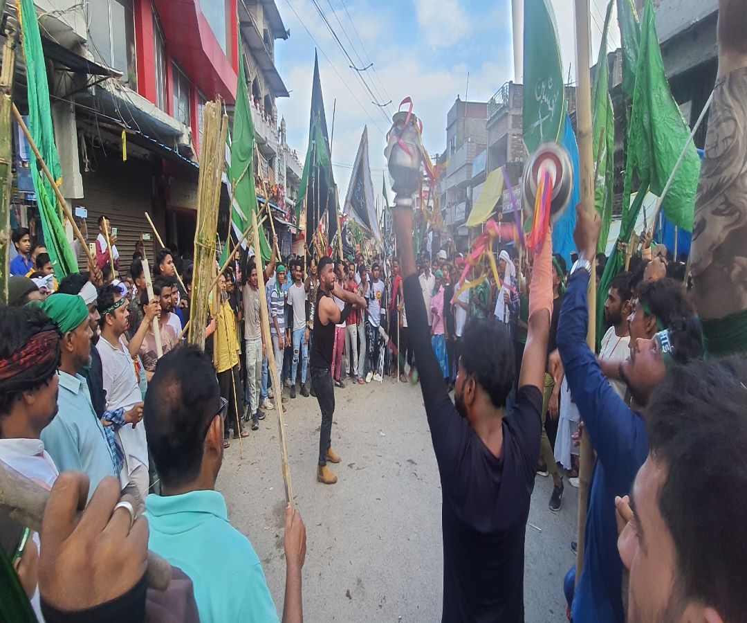 Tajia procession came out of the akhadas, reached Karbala from NH after ...