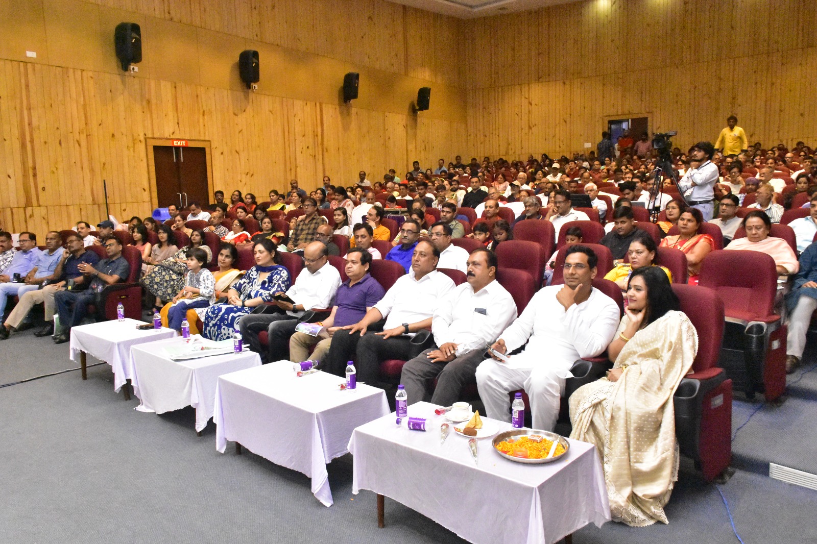 MP Baghel tied the knot by singing all the companions of happiness ...