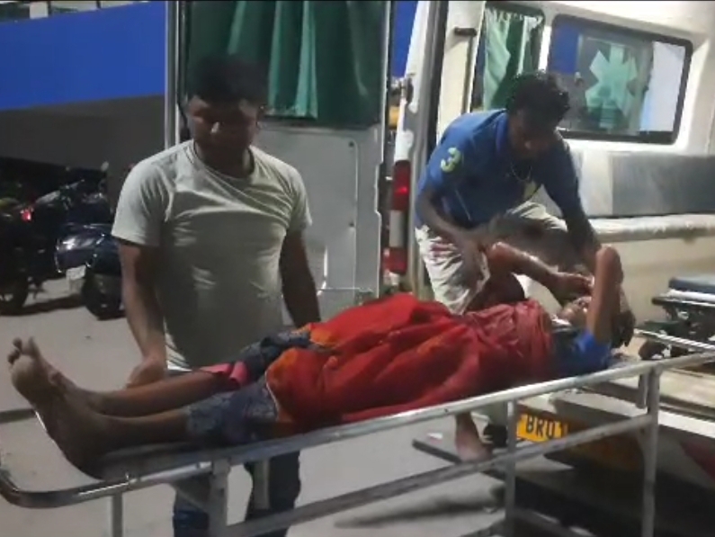 15 stitches on woman's neck in Supaul, undergoing treatment in hospital ...