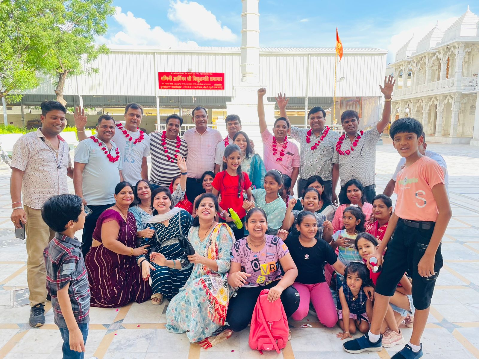 Group of devotees from Jain Nasian left for Kundalpur Bade Baba's ...