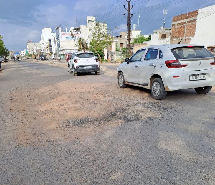 Contractor stops construction of bridge in Pali, people upset | पुलिया ...