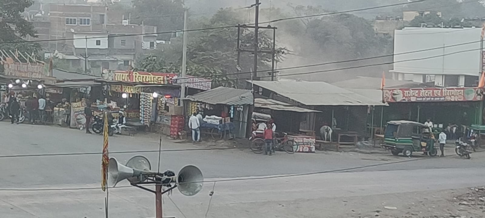 Encroachment on GT Road, Chauparan Bazar and Chatra Mod, shops adjacent ...