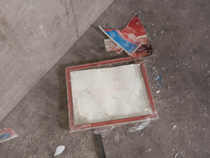 Photo with wife cut into two pieces, ransacked the house and set it on ...