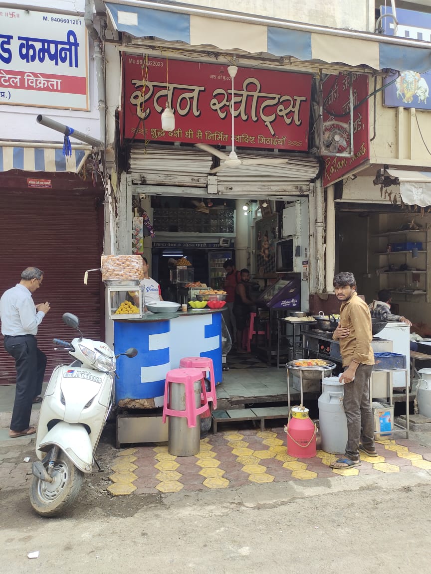 Neemuch Ratan Sweets Story Explained; Indarse Recipe And History