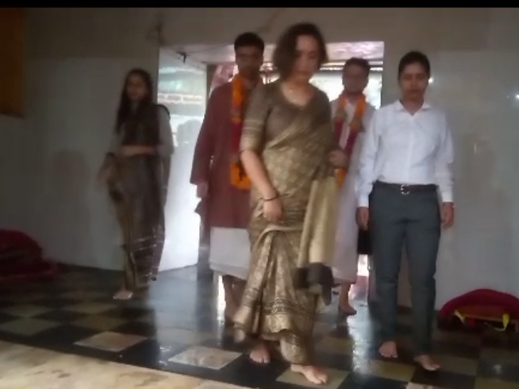 Country's CAG's wife Smita Murmu reached Datia, reached Pitambara Peeth ...