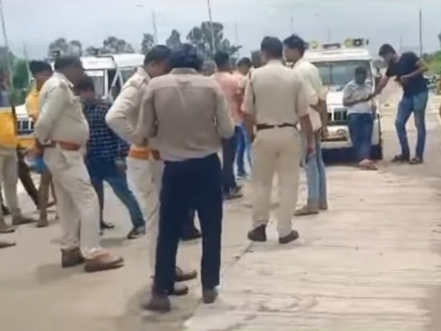 Dead body of Rewa transporter found in passenger waiting room in Kakra ...