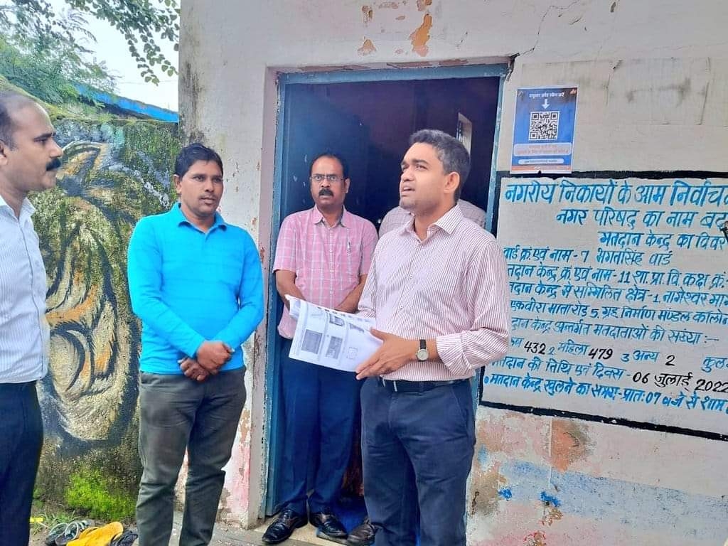 Collector Priyanka Mishra visited Badnavar | कलेक्टर प्रियंक मिश्रा ने ...