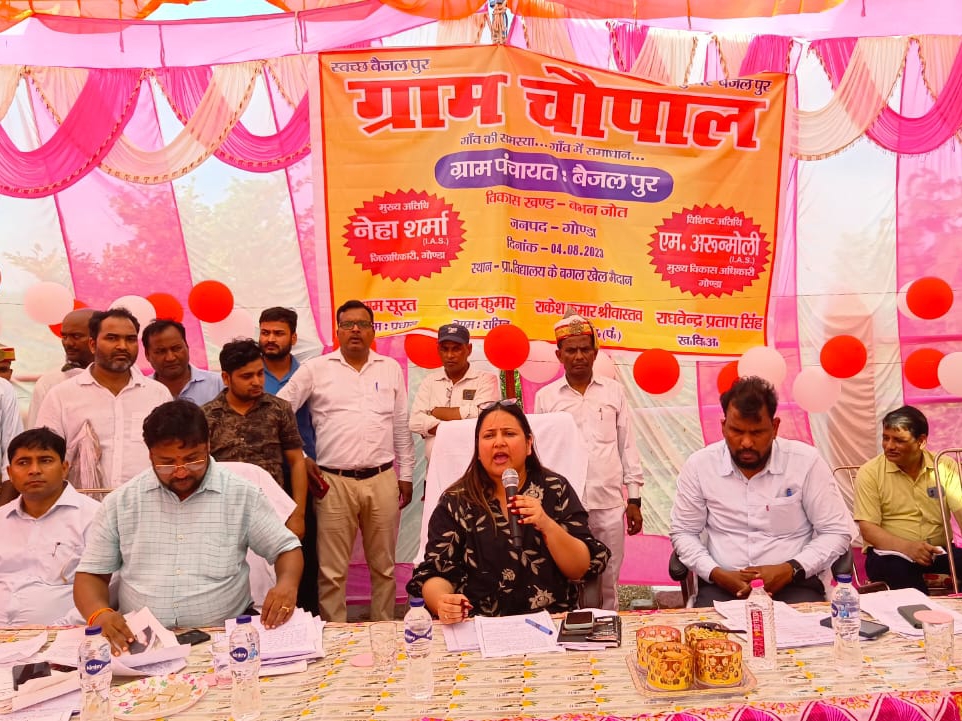 Village Chaupal organized in many villages in Gonda | गोंडा में कई गांवों में ग्राम चौपाल का ...