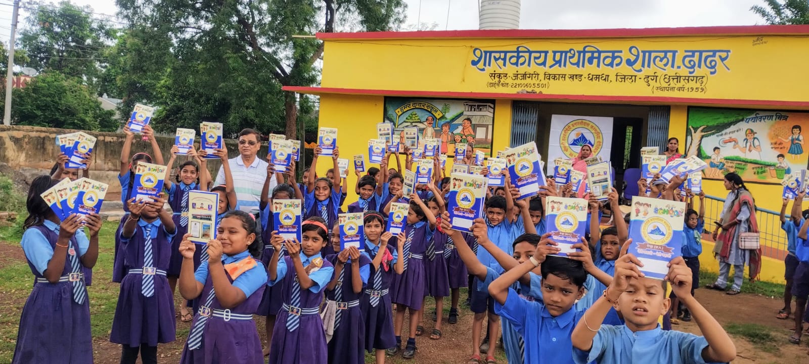 Paver blocks were installed with the help of people's help in ...