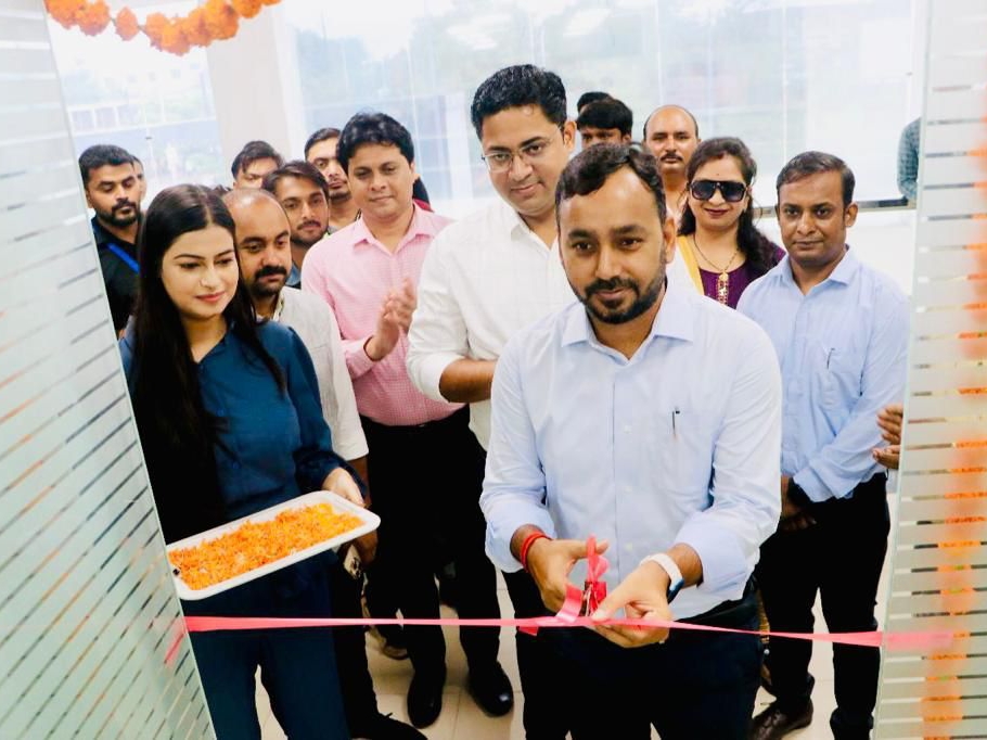 In the 'Tea Talk with Collector' program, Satna collector listened to ...