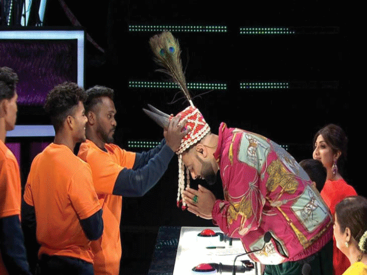 The players of Malkhamb of Abujhmad shine in Mumbai | इंडियाज गॉट ...