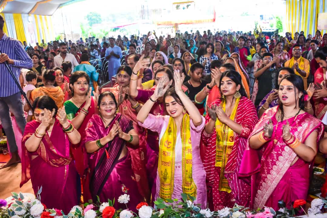 65x120 square feet pandal packed, devotees made 245 Kopar Shivling ...