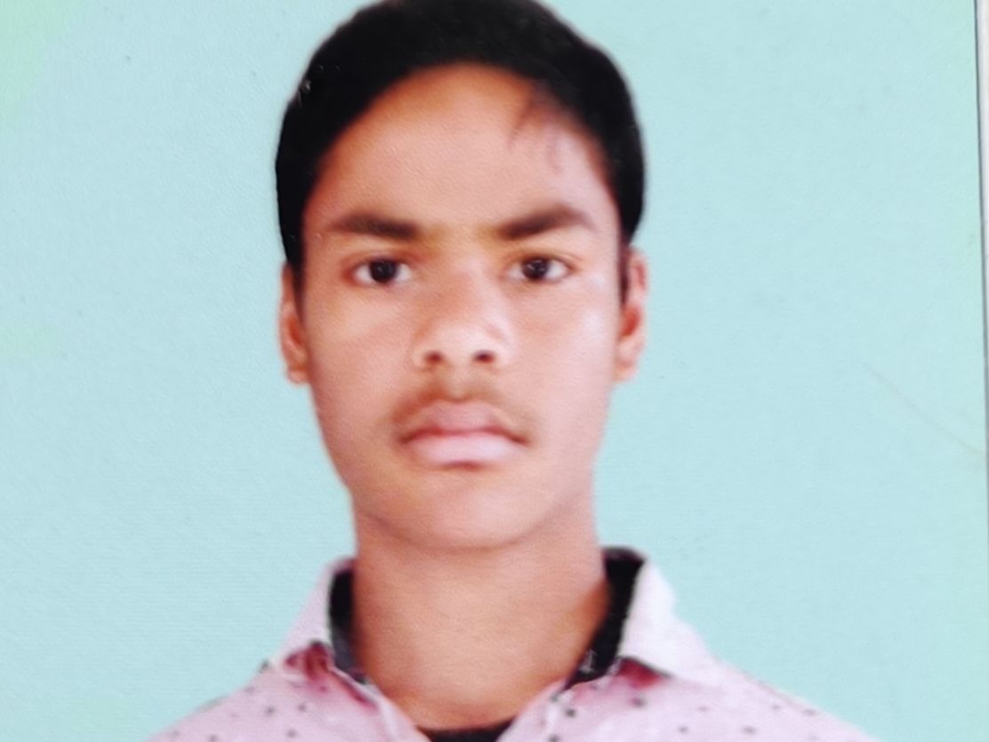 Student absconding from school as an excuse for toilet | सीनियर ने की ...