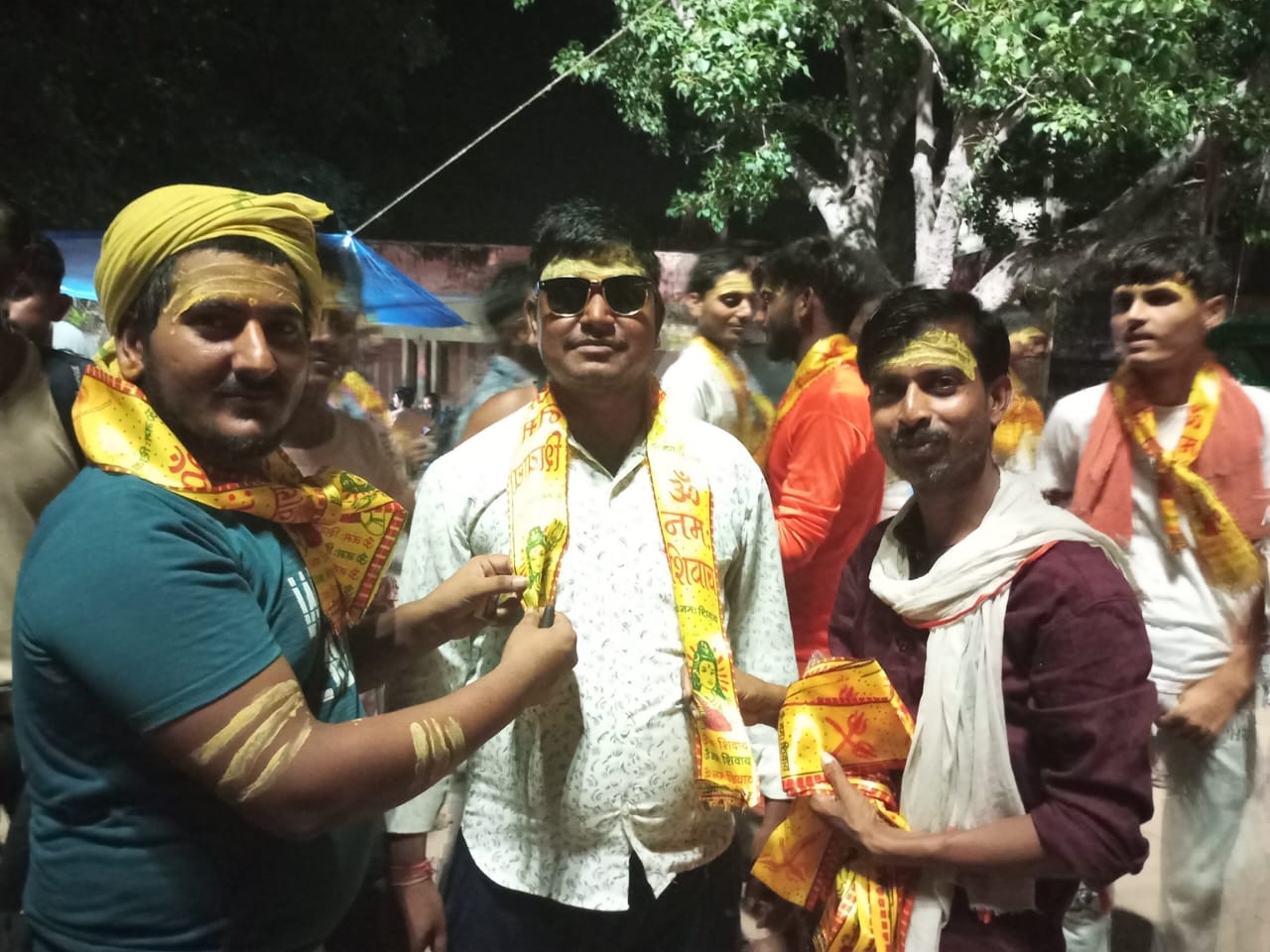 Shiv devotees thronged in Dank Kanwar in Bulandshahr | बुलंदशहर में ...
