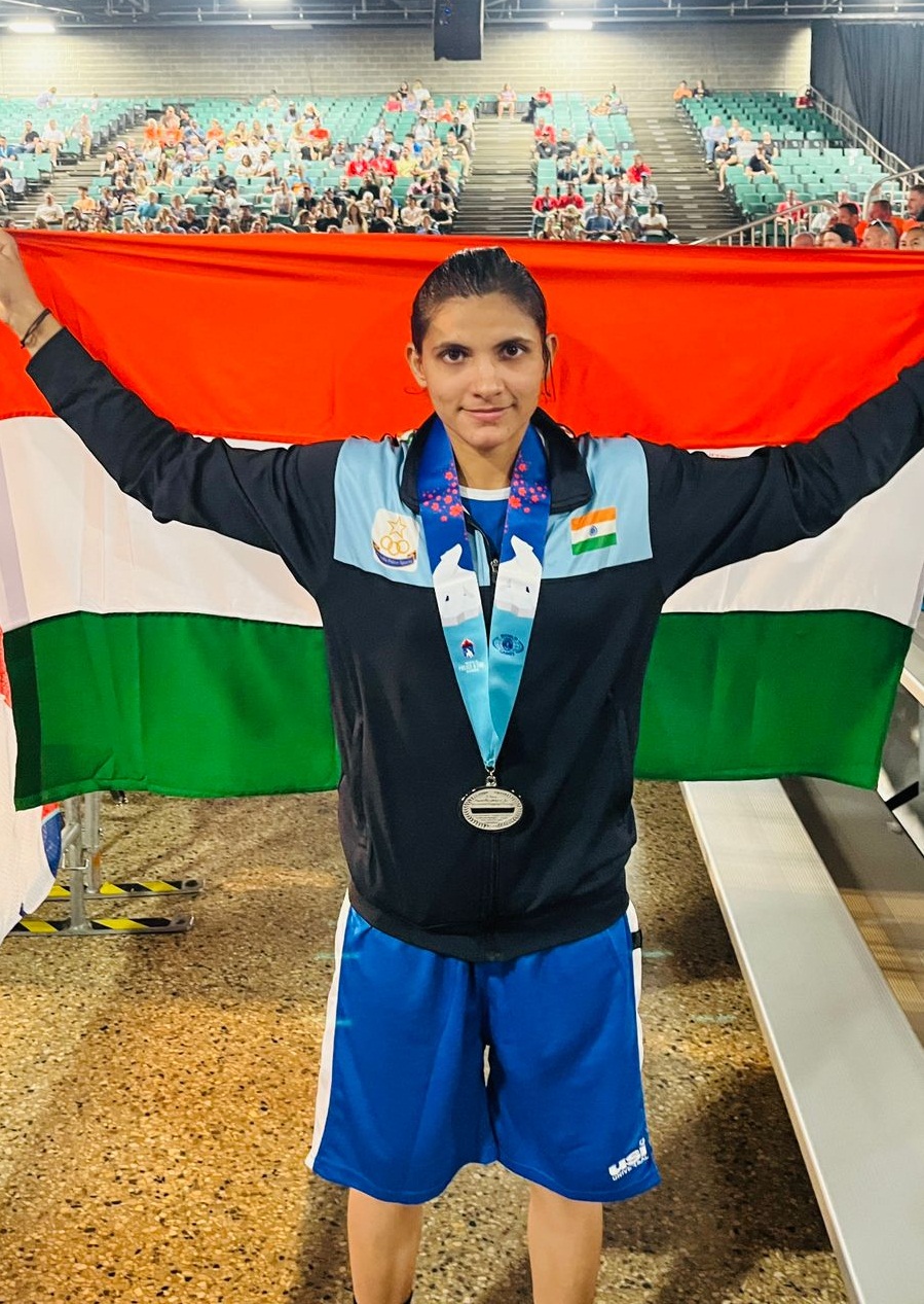 Budak's daughter Sonu Poonia won silver medal in Canada | बुड़ाक की ...
