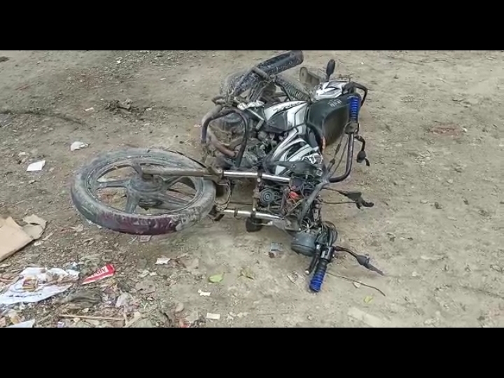 Bike rider hit by bus in Rae Bareli | रायबरेली में बाइक सवार को बस ने ...