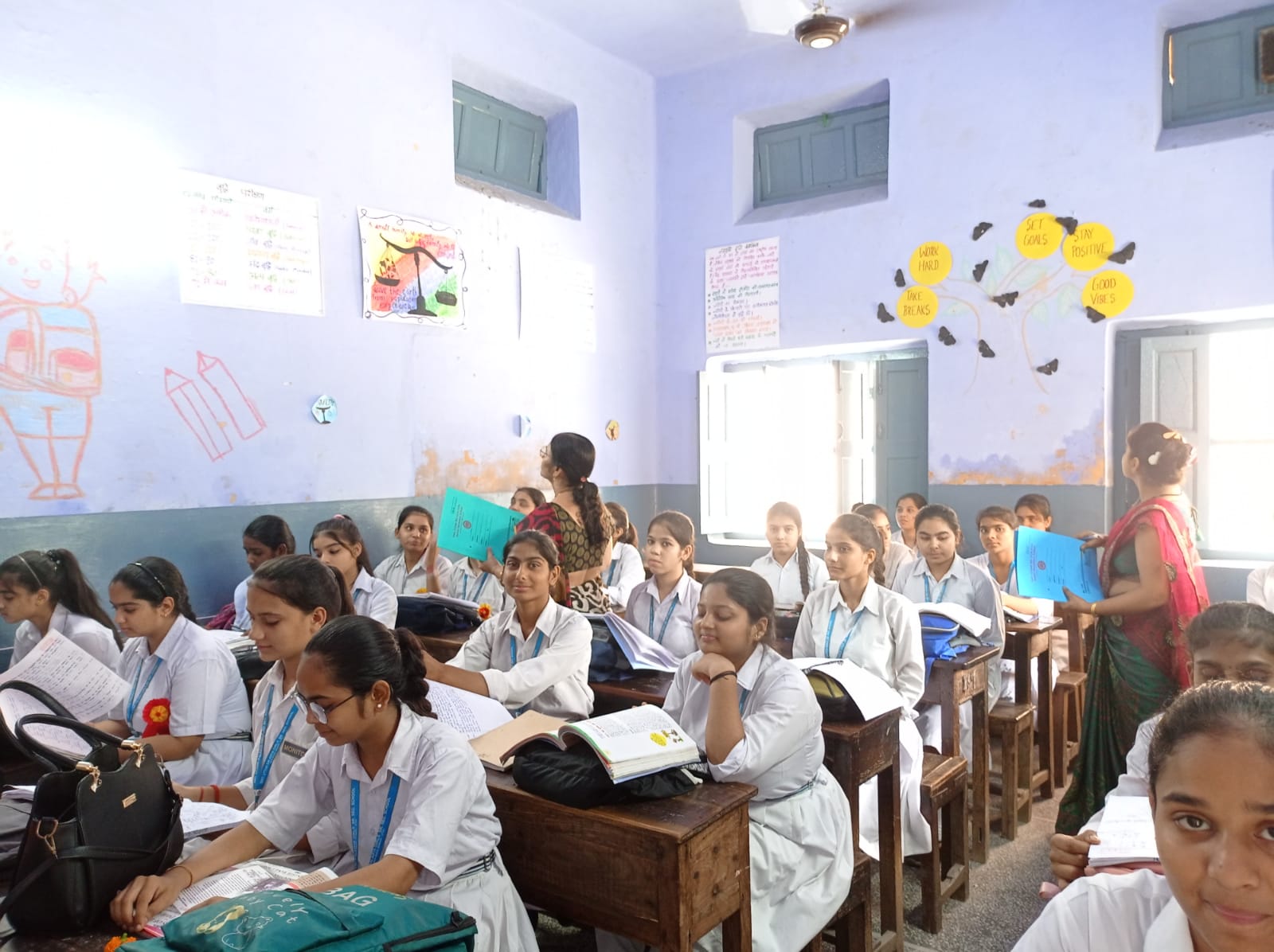 10th class topped in classroom decoration competition at Shrimati Utmi ...