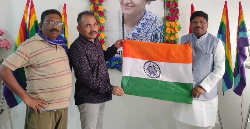 Postal department official gave national flag to Potai
