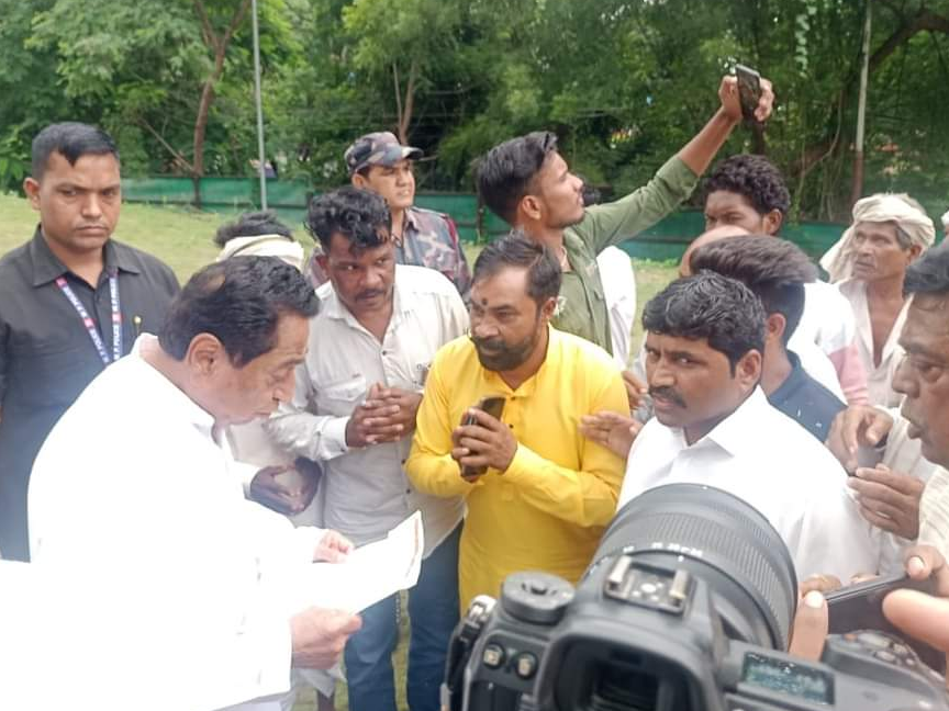 Resignation of tribal Congress leader of Harsud | हरसूद के आदिवासी ...